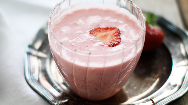Strawberry Lassi | Hari Ghotra